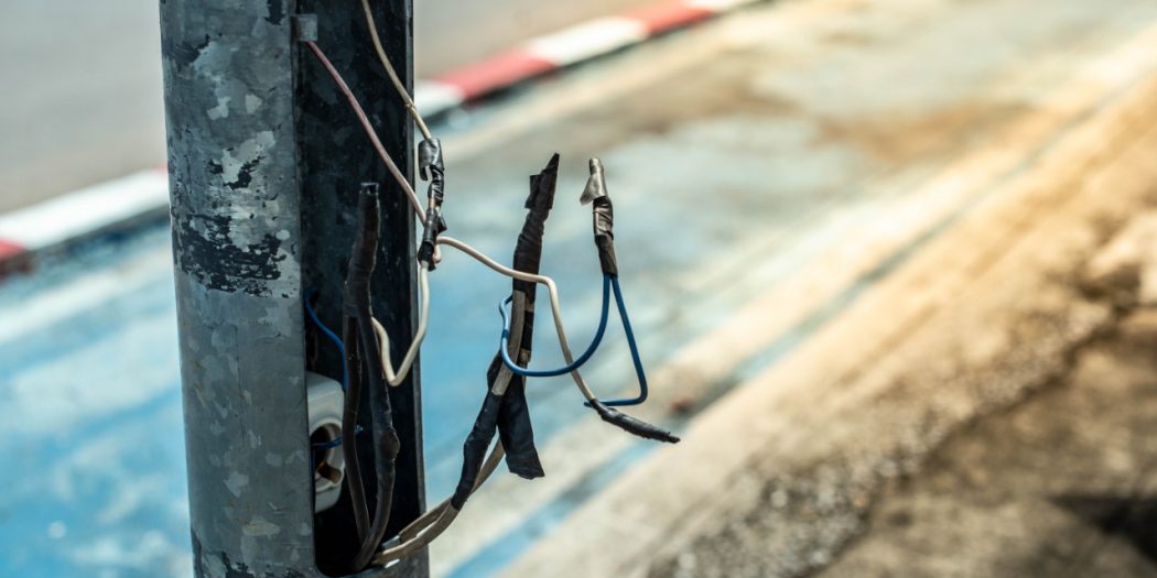 Avoid touching bare electrical wires and cables – UAE BARQ